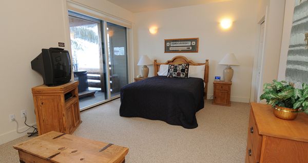 Saddle Ridge Townhomes | Big Sky | Ski Packages & Deals - Scout